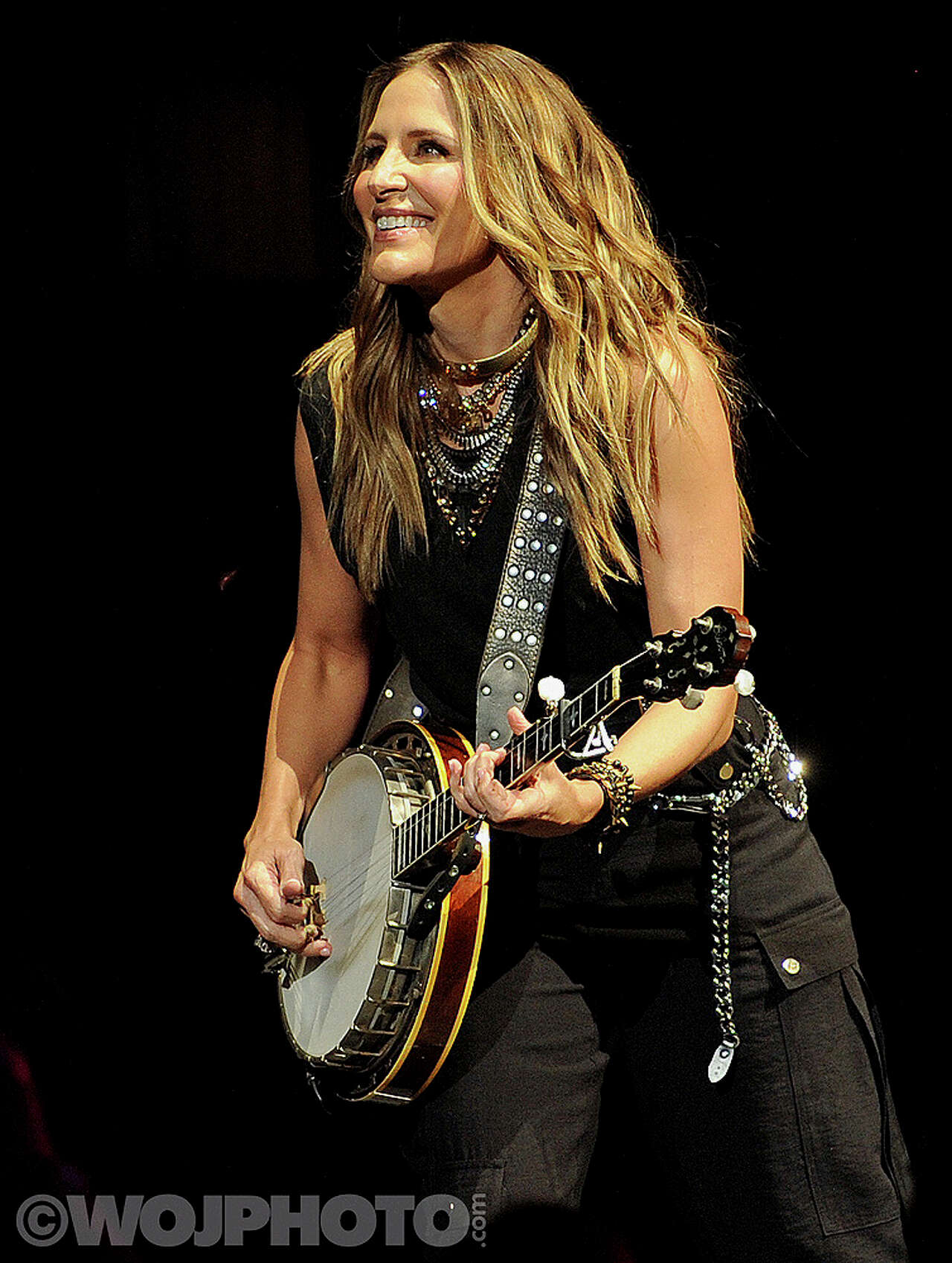 The Chicks' Emily Strayer opening new laundromat/coffee lounge in San ...