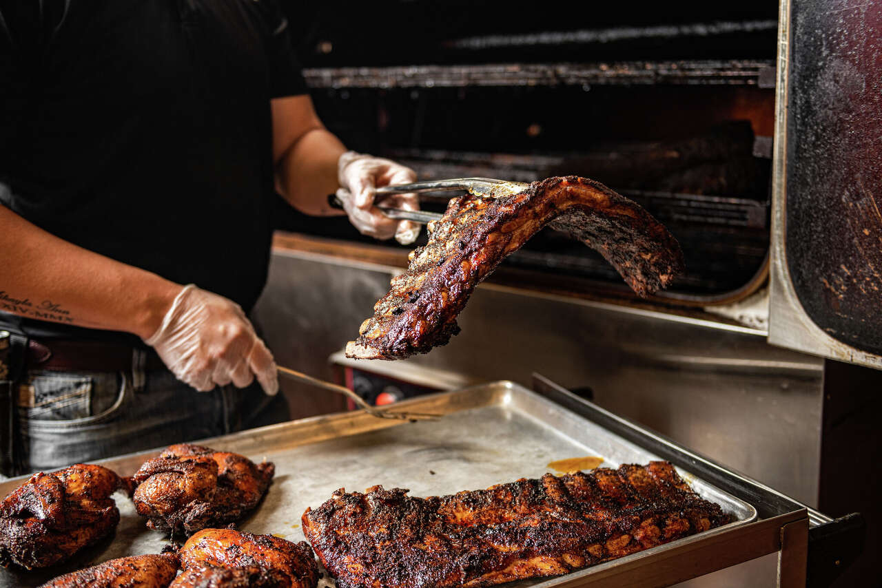 Austin BBQ brand bets big on booming San Antonio suburb