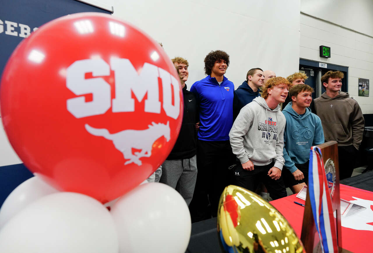 Smithson Valley defensive end Hudson Woods signs with SMU football
