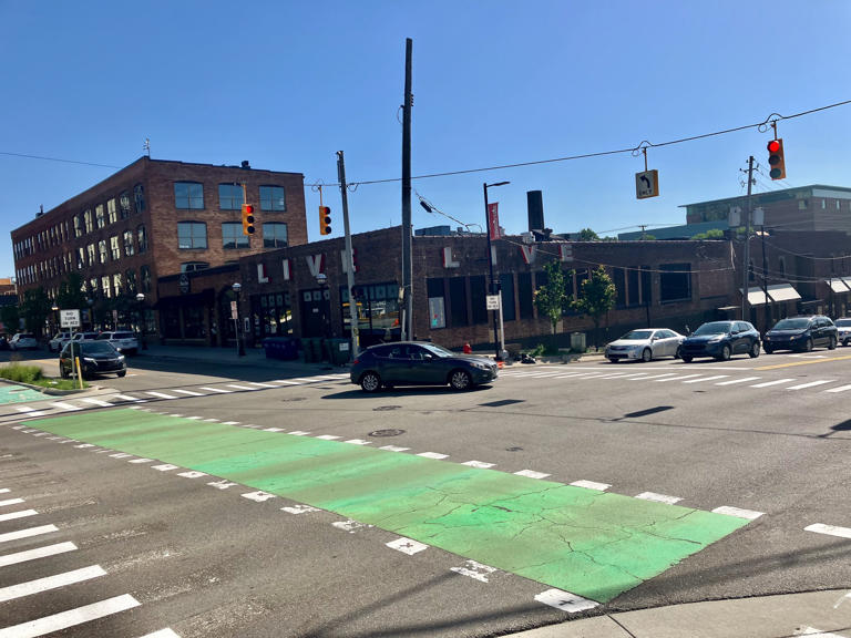 Drawings show plan for 10-story Ann Arbor high-rise with Treeline trail ...