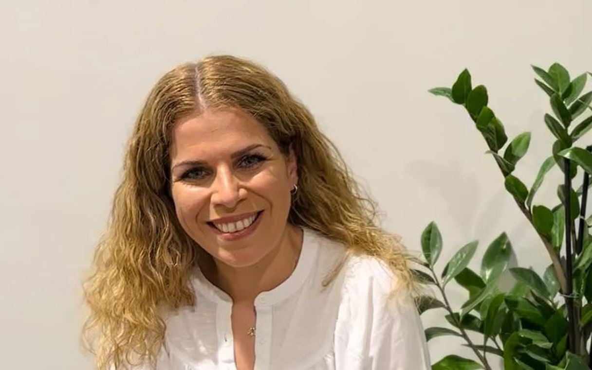 Βιολέτα Ίκαρη: «Ήρθα στην Αθήνα για να γίνω κομμώτρια, δούλεψα σχεδόν ...