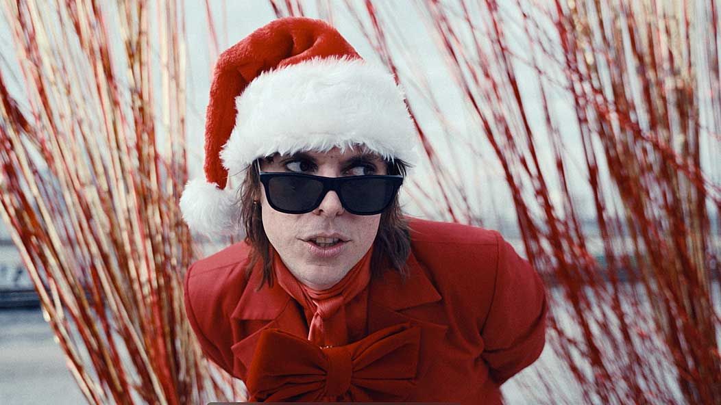 Struts singer Luke Spiller releases mournful cover of Slade Xmas classic