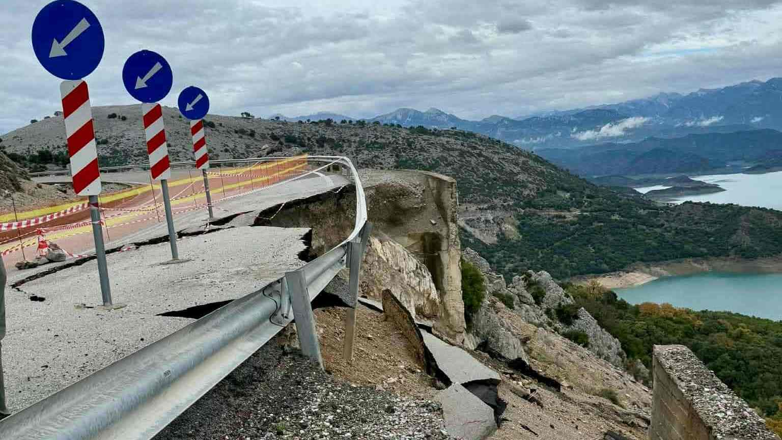 Αιτωλοακαρνανία: Διακόπηκε η κυκλοφορία στον επαρχιακό δρόμο από ...