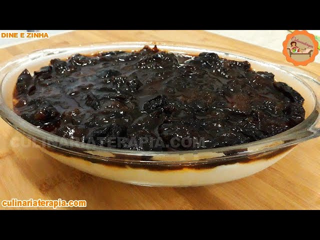 Manjar de coco com calda de ameixa na travessa - sobremesa fácil e ...