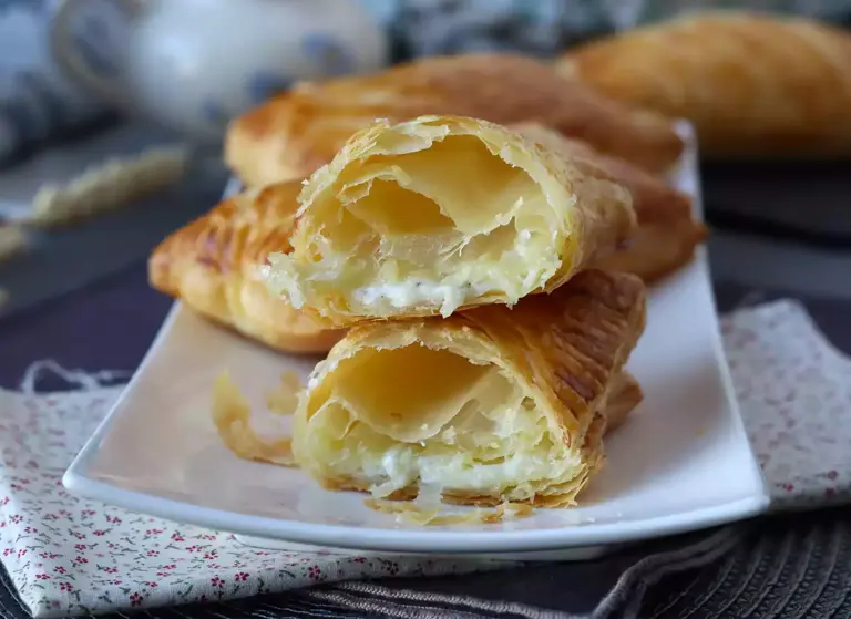 Cheese puff pastries: a super-easy, regressive recipe