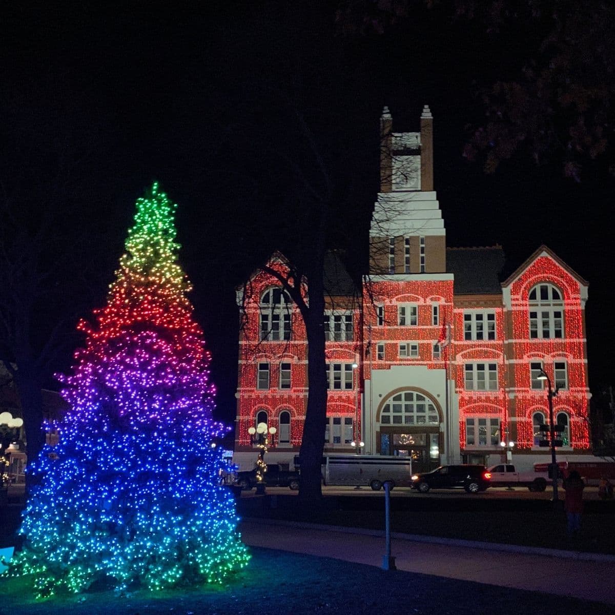 Why Oskaloosa’s lighted Christmas parade belongs on your holiday calendar
