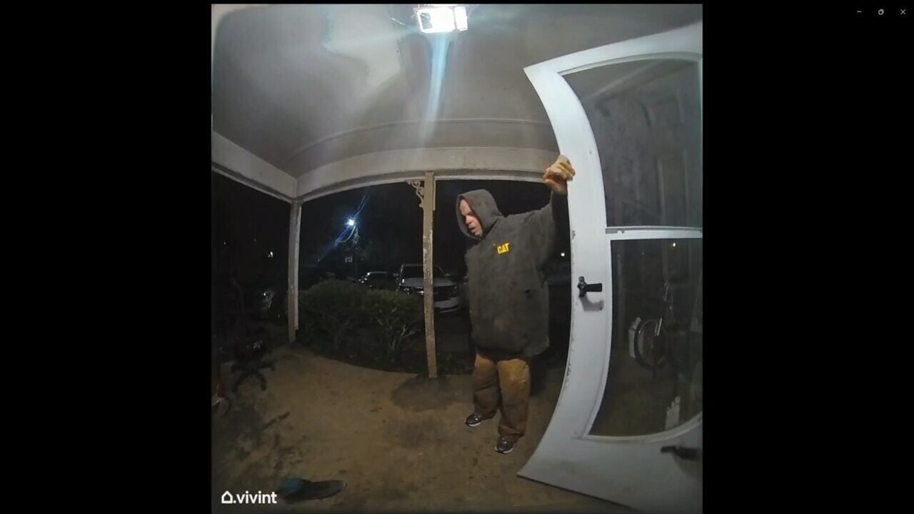 'Who is this?' Neighbors describe Rockdale escapee going door to door ...
