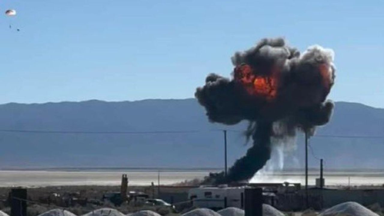 US F-16 fighter jet crashes in California desert, explodes into huge ...