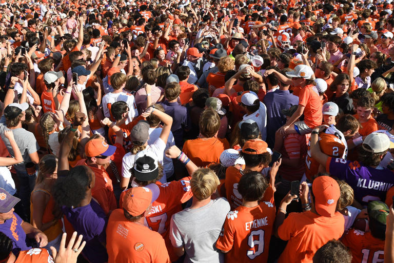Clemson assistant John Grass lands a head coaching position at Samford