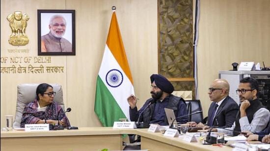 Delhi CM reviews pollution; orders FIR against negligent agencies