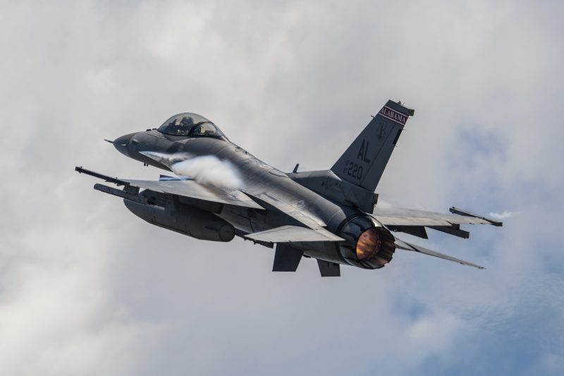 Pilot ejects before F-16 Thunderbird crashes in California