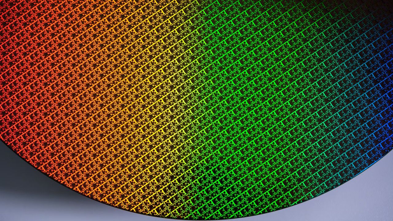 Intel's being cautious on ramping up 14A wafers until it knows that it ...