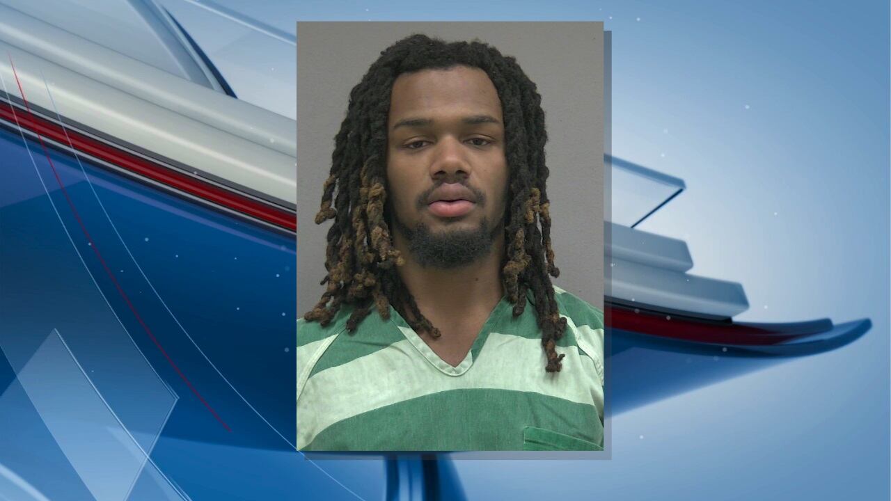 Felon arrested after deputies find loaded AR-15 rifle