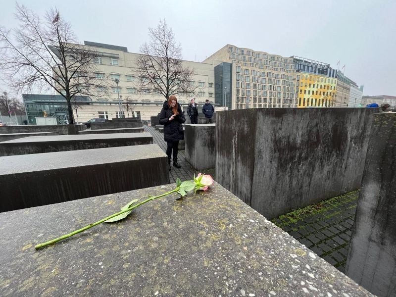 Spanish tourist stabbed at Berlin Holocaust Memorial testifies in ...