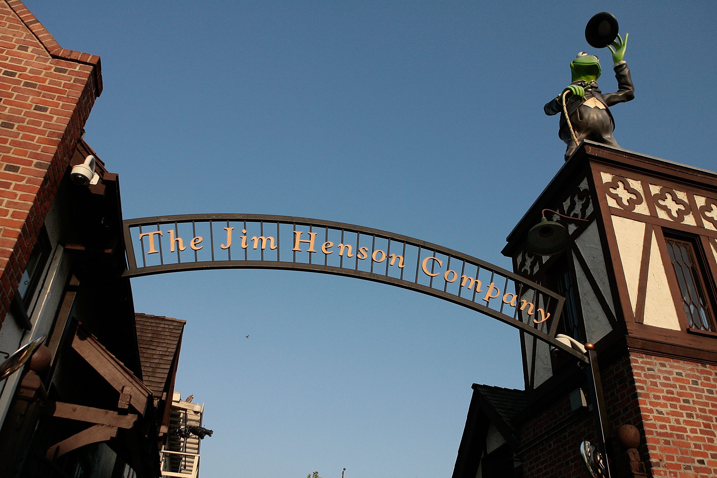 Famed Kermit the Frog statue moving from Hollywood to Atlanta