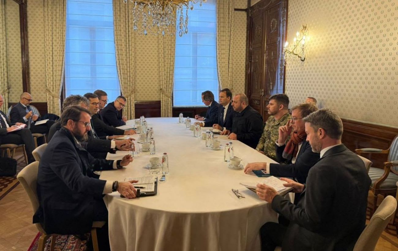 Ukraine's top security official holds another round of peace talks in ...