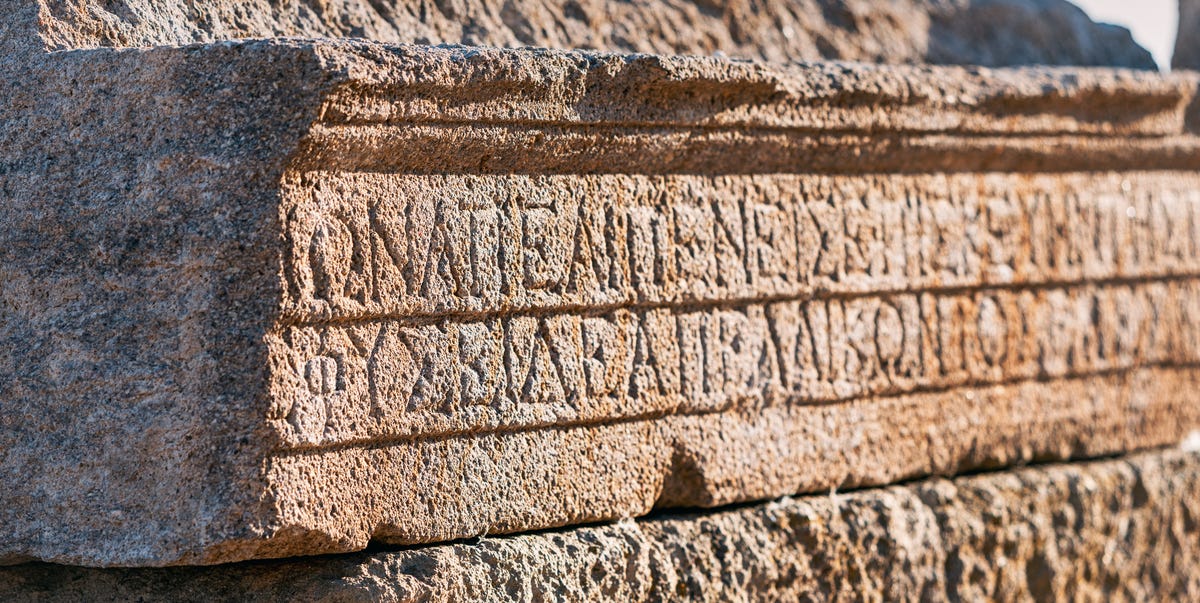 Archaeologists Unearthed A Completely Untouched 1 700 Year Old Coffin