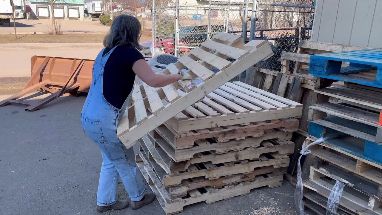 Pallet Seating Genius