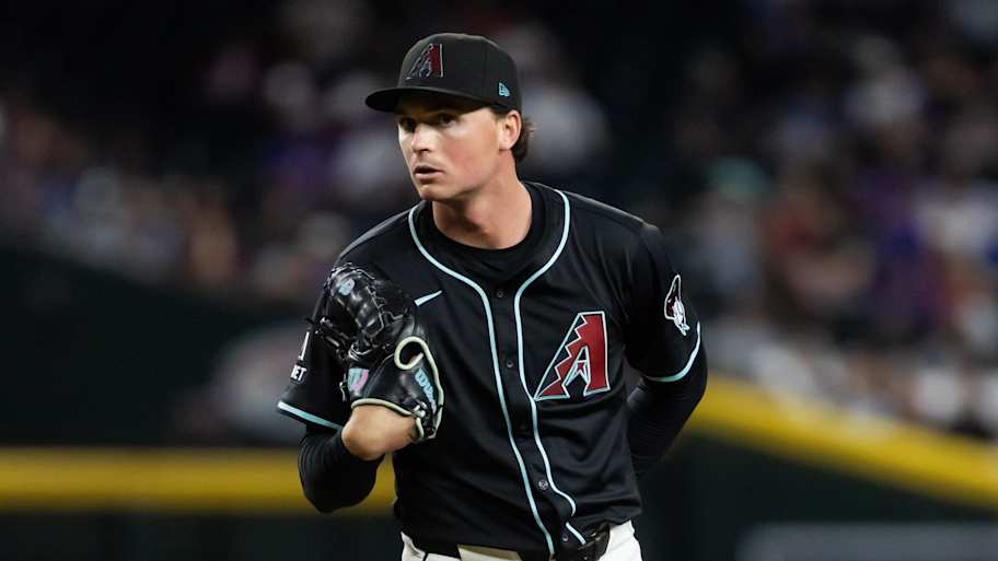 Diamondbacks re-sign starting pitcher