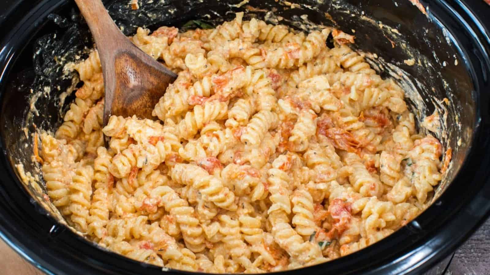 14 slow cooker pasta meals that feel like home in every bite