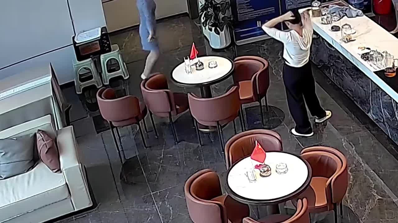 Woman’s shorts fall off mid-routine during jump rope training