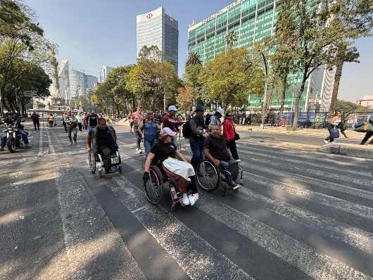 Personas con discapacidad protestan en CDMX por mejores condiciones