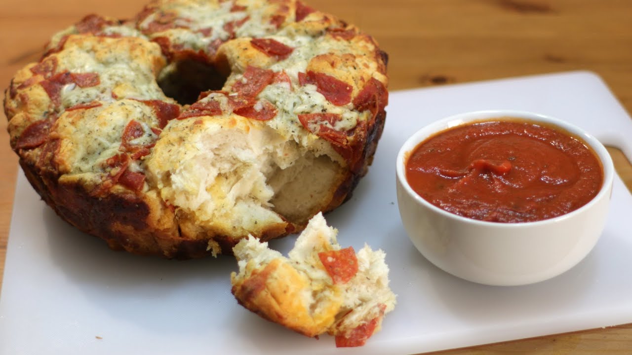 How to make pizza monkey bread | Easy pull apart pizza recipe