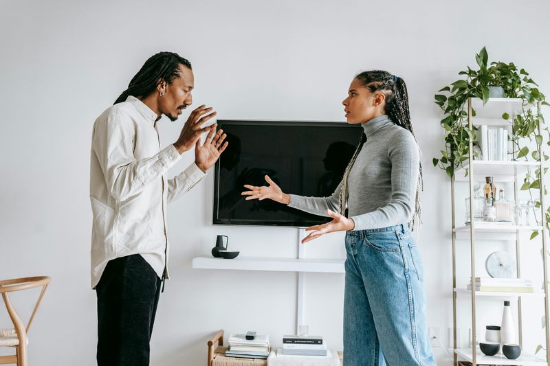11 toxic husband behaviors wives are tired of putting up with