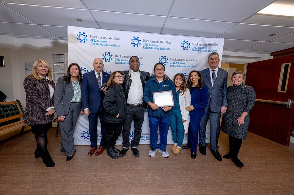 Tracy Morgan presents award, inspires others in NJ hospital visit