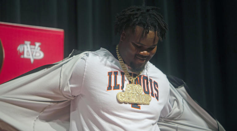 Vero Beach football celebrates decorated class on National Signing Day
