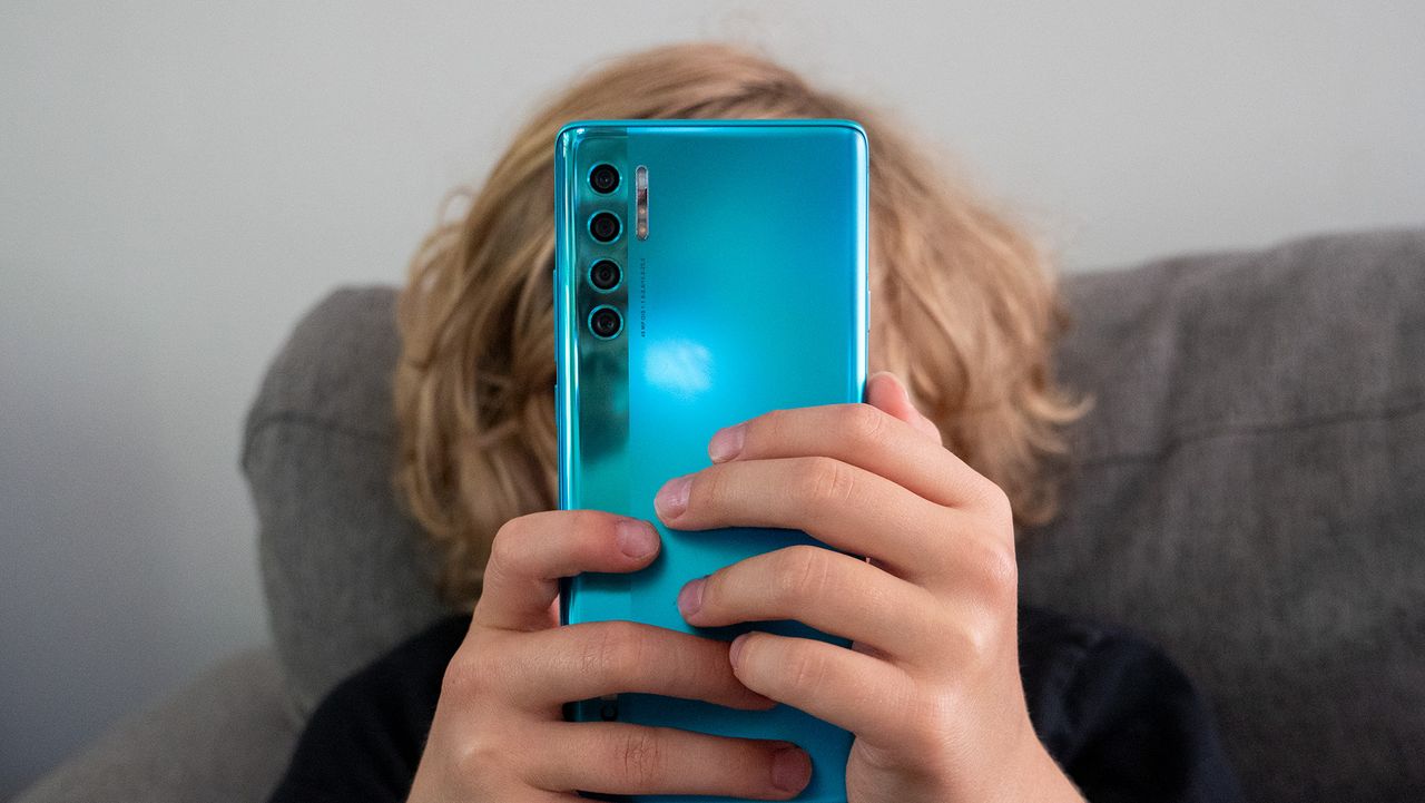 Study reveals earliest ages for smartphone ownership may lead to health ...