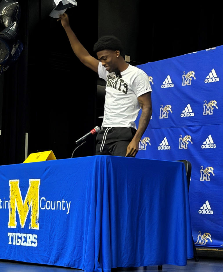 National Signing Day | Martin County's Amarion Queen signs with UCF