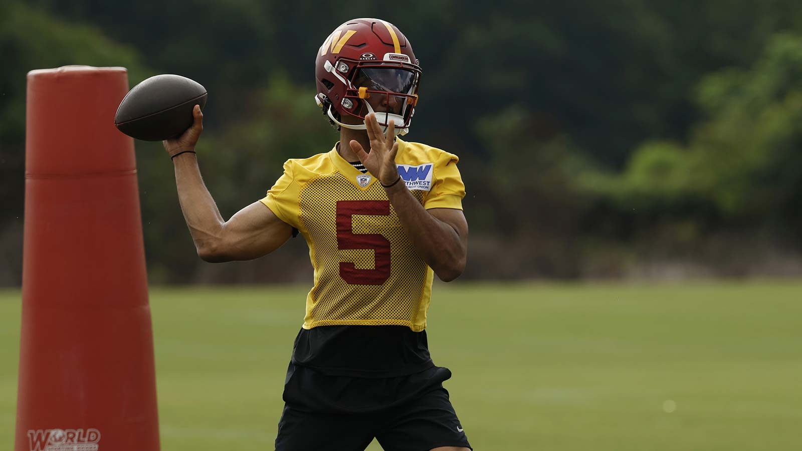 Legendary QB’s Jayden Daniels, Commanders hype comes with NFC East warning