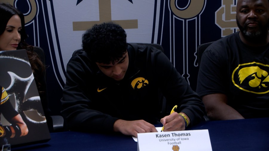 Bishop Heelan standout Kasen Thomas inks commitment to Iowa football