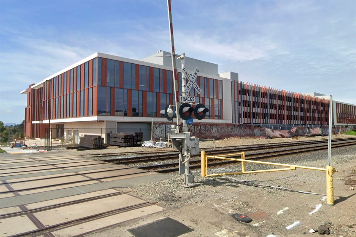 Man fatally struck by train in West Berkeley