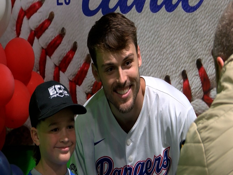 Elizabethton native and Rangers outfielder Evan Carter holds baseball camp