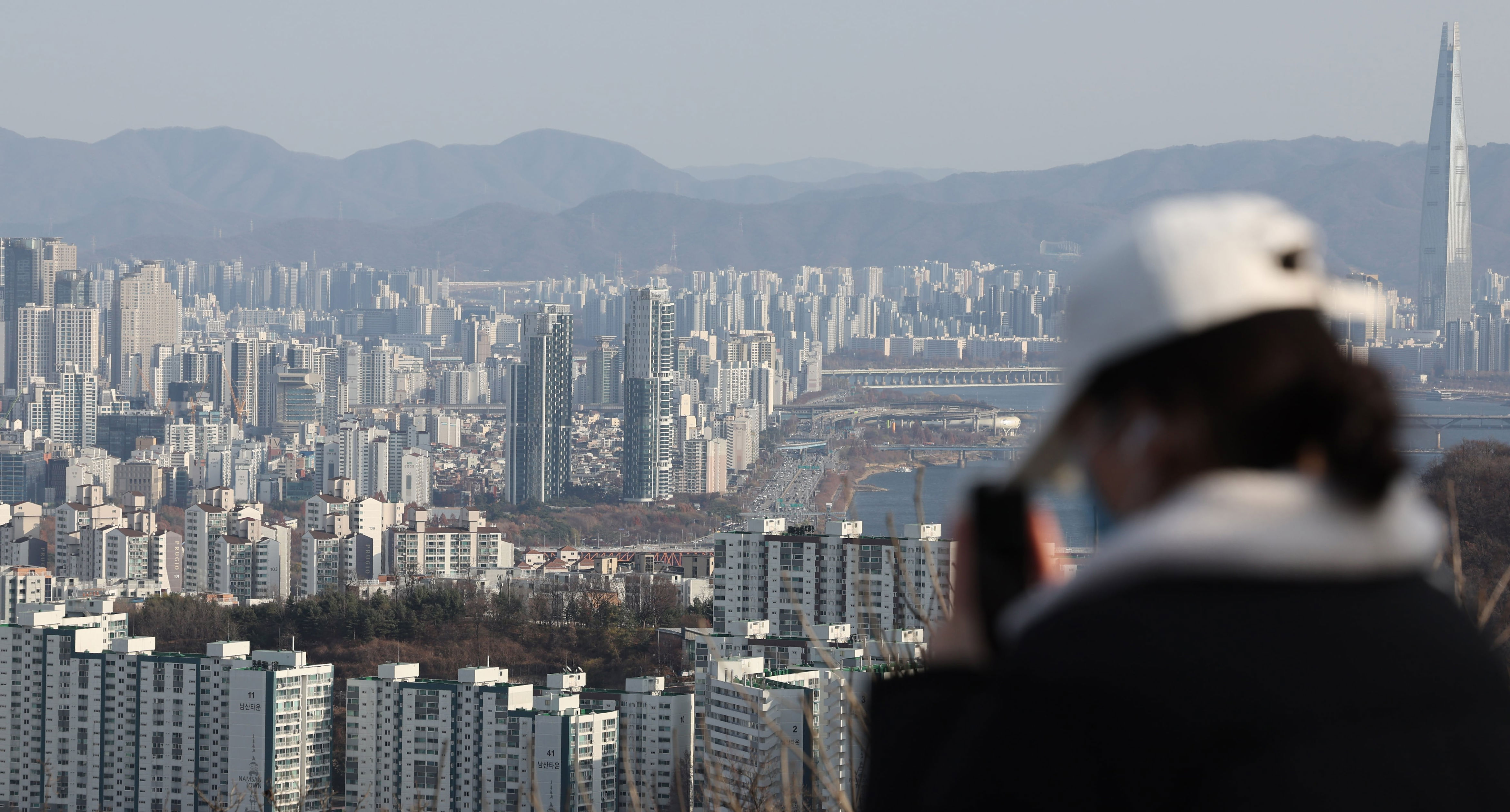 Tax agency probes undervalued apartment gifts in Gangnam, Mapo-Yongsan ...