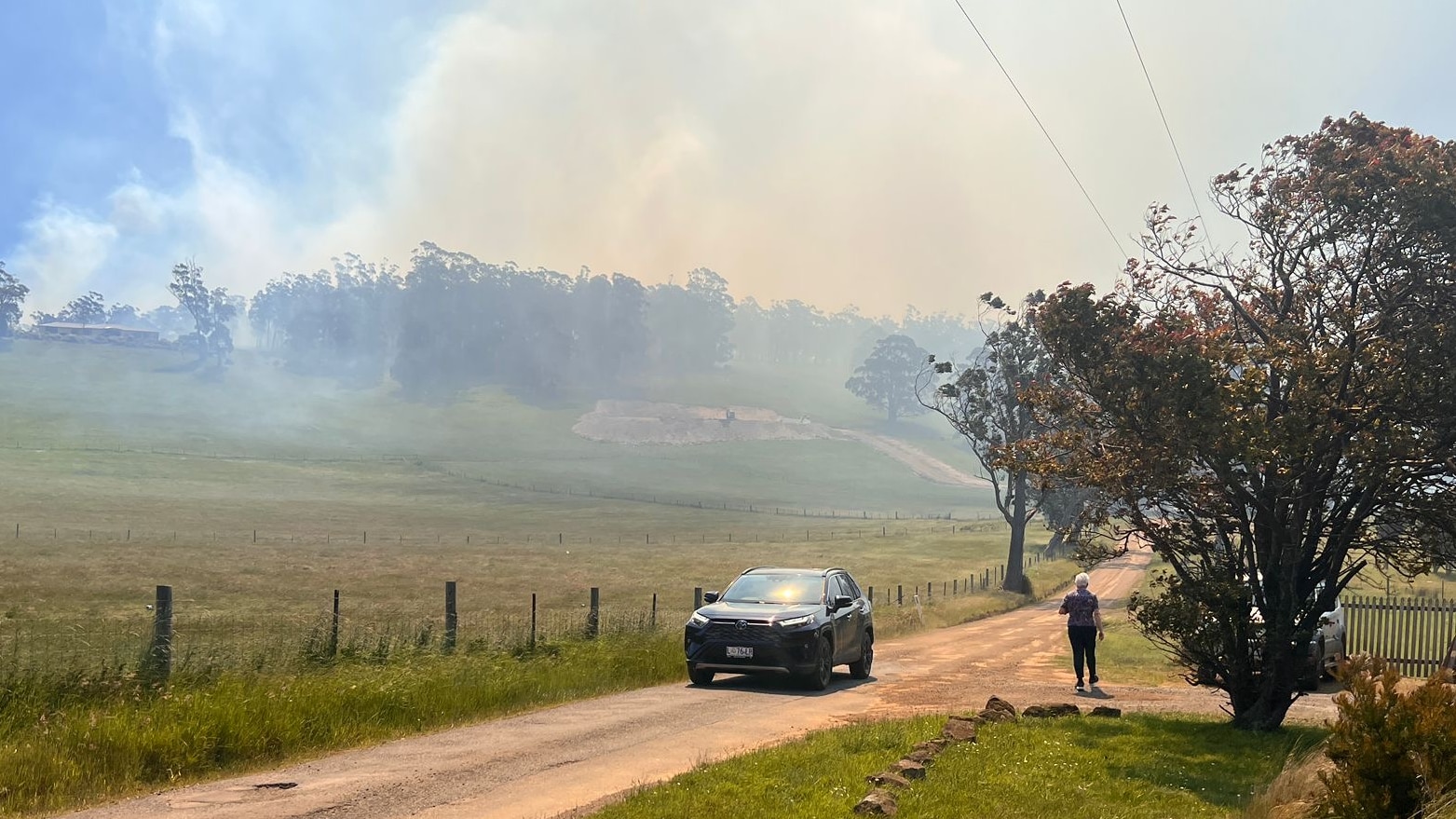 Emergency bushfire warnings issued in Tasmania for Glenlusk, Levendale ...