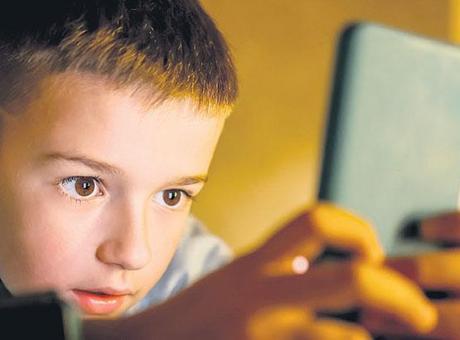 Bakan Göktaş açıkladı: Sosyal medya yaşı 15 olacak