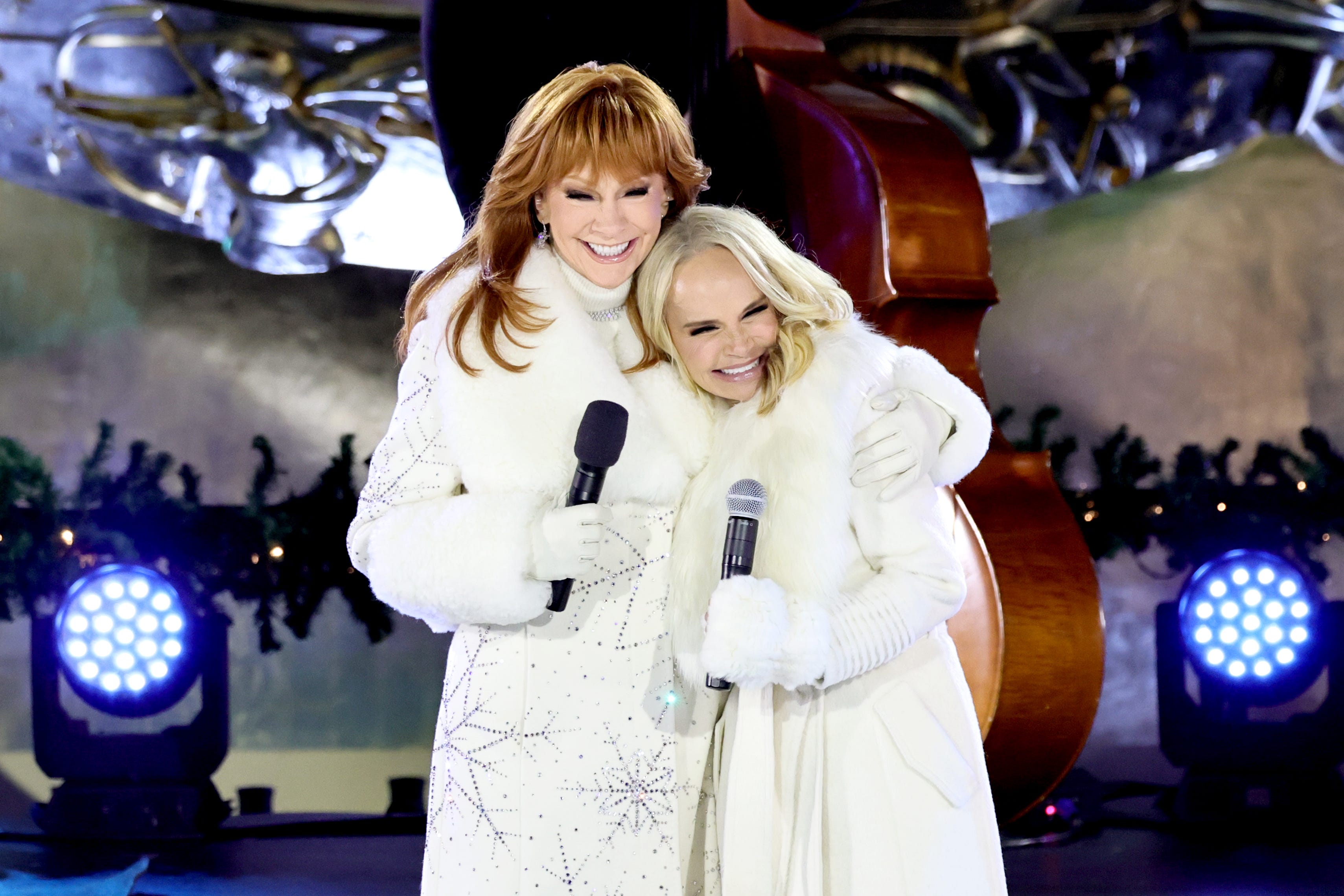 Rockefeller tree lighting – Kristin Chenoweth, Reba McEntire, more perform