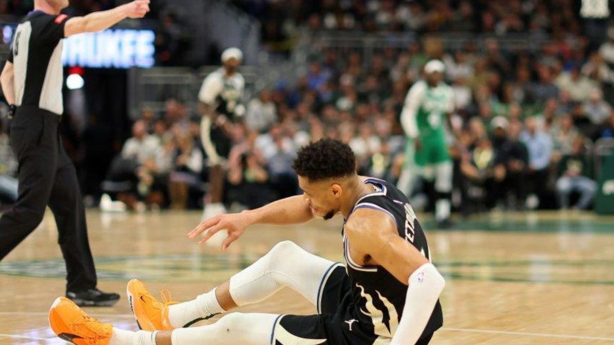 NBA: Giannis Antetokounmpo sparks concerns after injury amid trade rumors