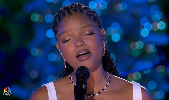 NBC viewers say 'angel' is best performer at Rockefeller Christmas tree ...