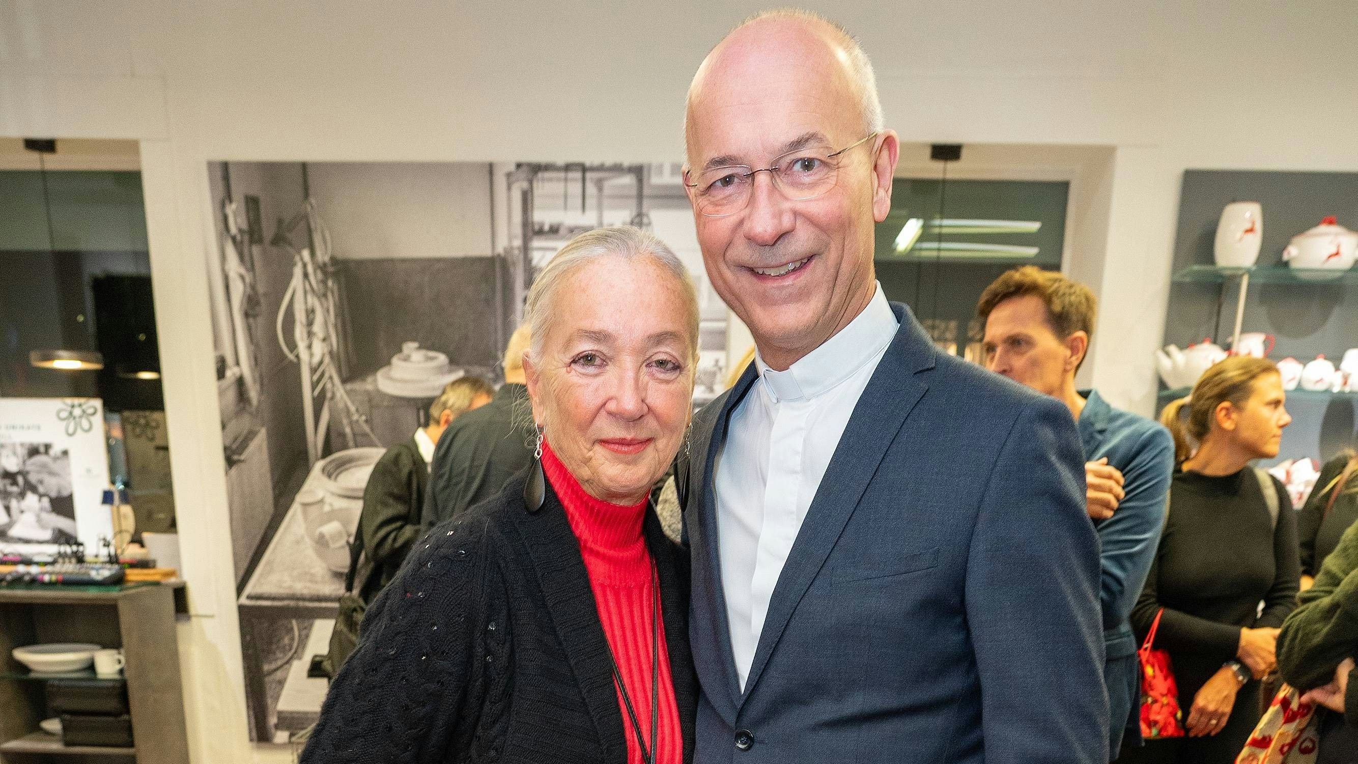 Dompfarrer Faber feiert Weihnachten im Kindergarten