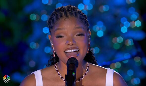 NBC viewers say 'angel' is best performer at Rockefeller Christmas tree ...