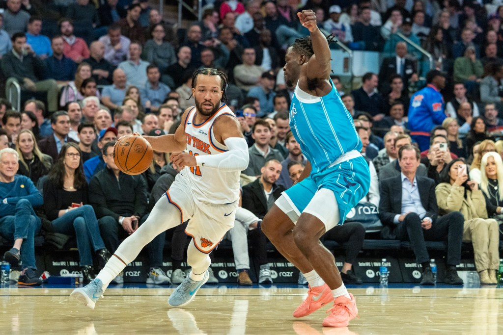 Knicks rebound from ugly loss with laugher over lowly Hornets