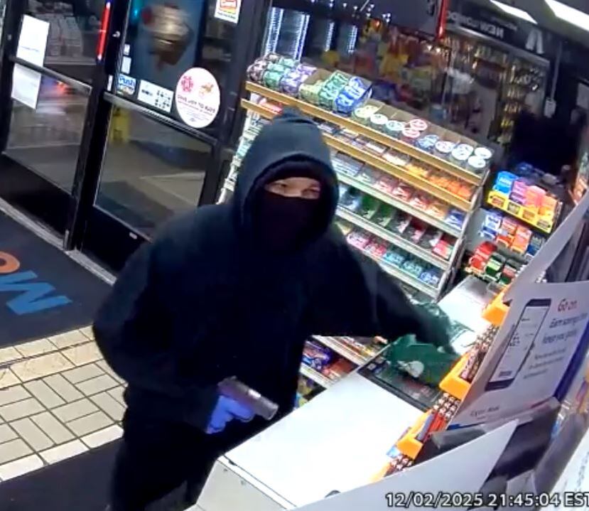 Armed robber steals cash from New London gas station, remains at large