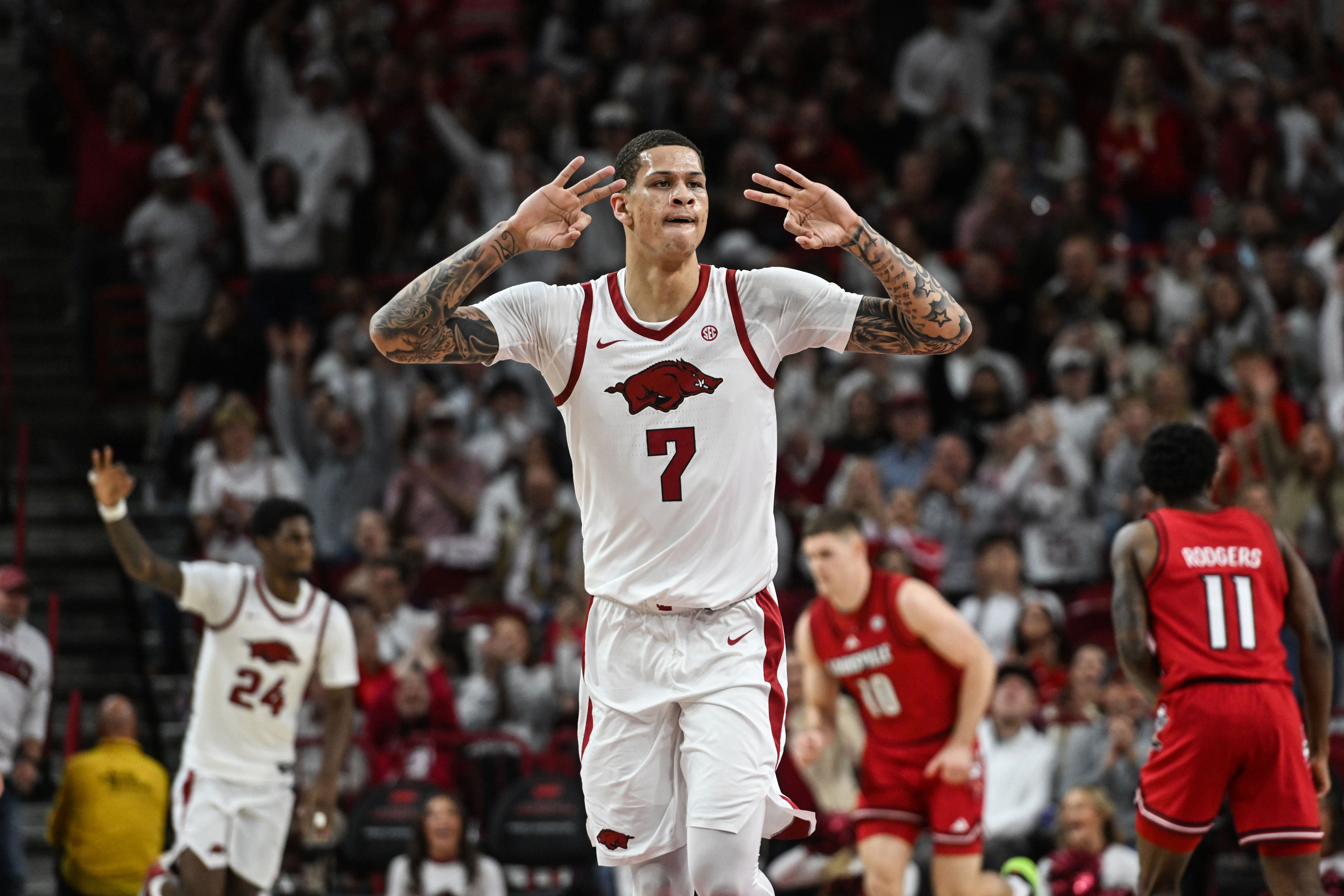 No. 25 Arkansas upends No. 6 Louisville as SEC punches back following ...