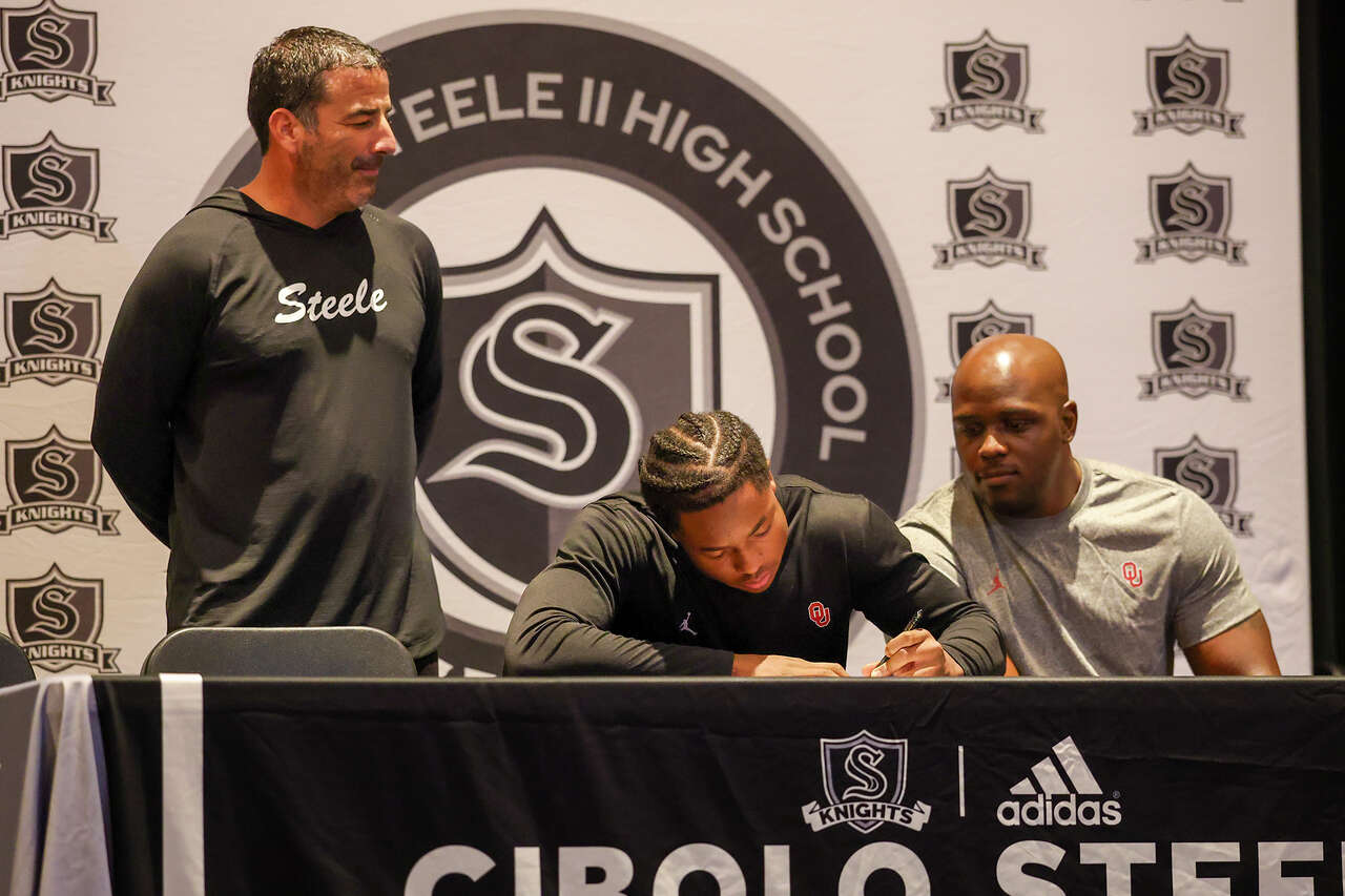 Steele's Jonathan Hatton signs with Oklahoma, Julian Hugo to Arizona State
