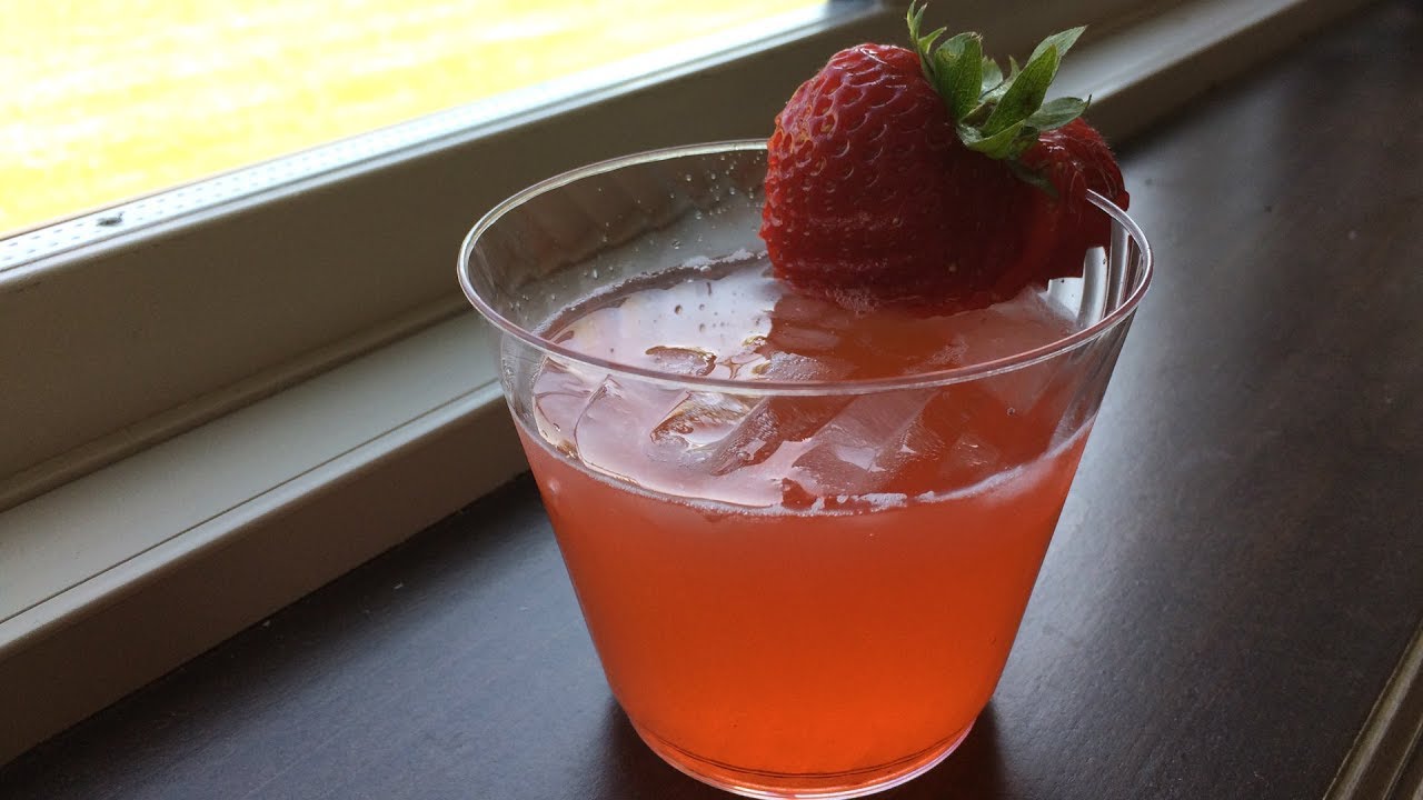 How to make sparkling strawberry lemonade | Easy lemonade recipe