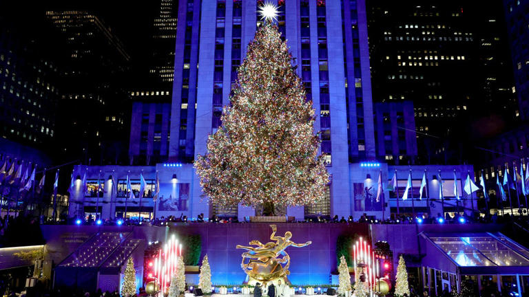 Rockefeller Center tree lighting thrills hundreds as crowds flock to ...
